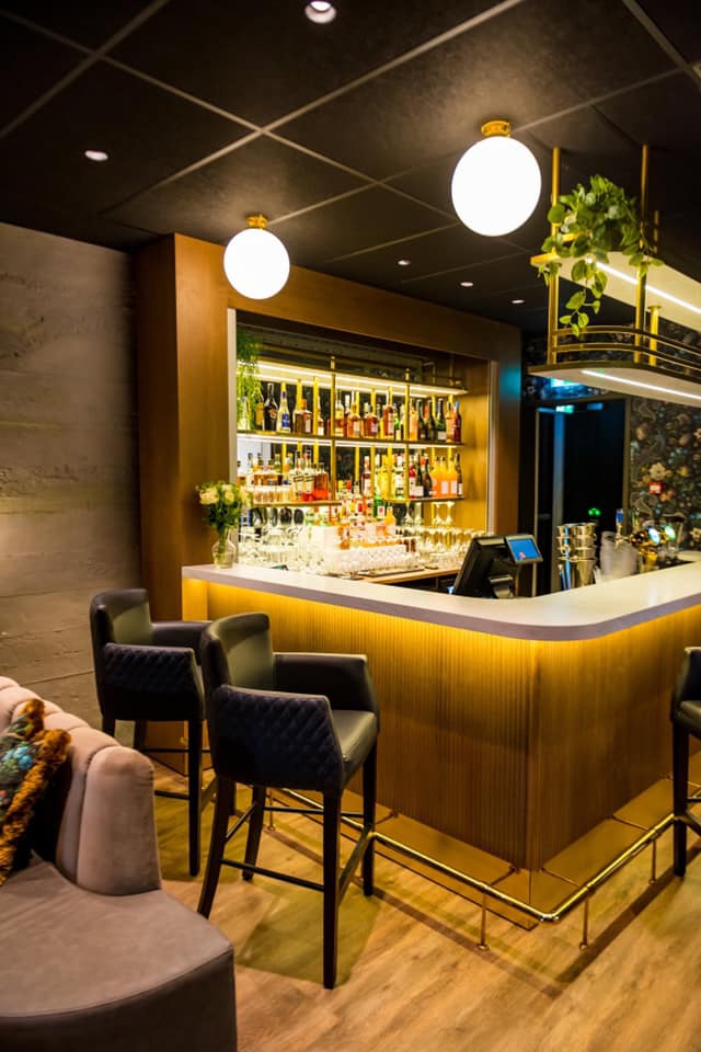 Omega Armchair – Furnitr